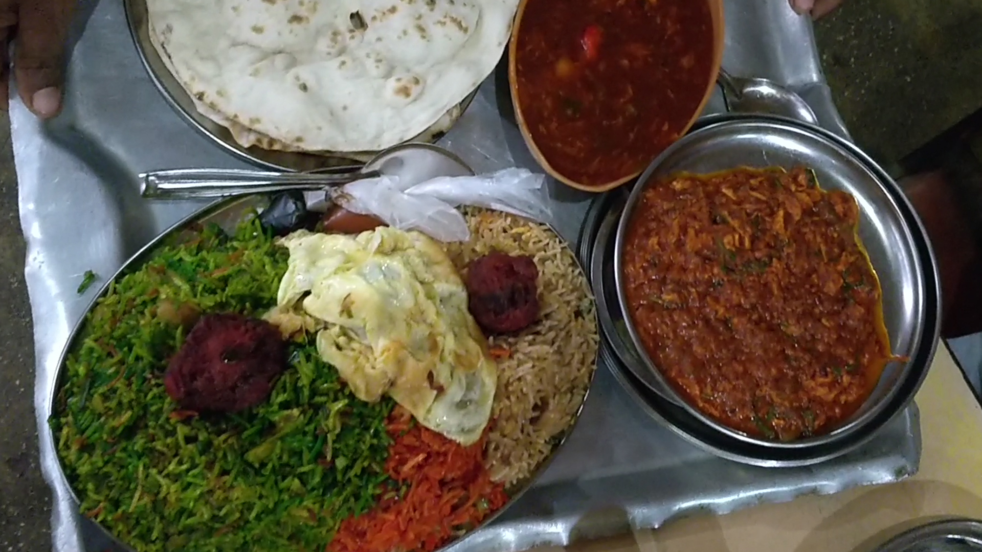 Radio Restaurant In Mumbai Serves The Iconic India-Pakistan & Murg ...