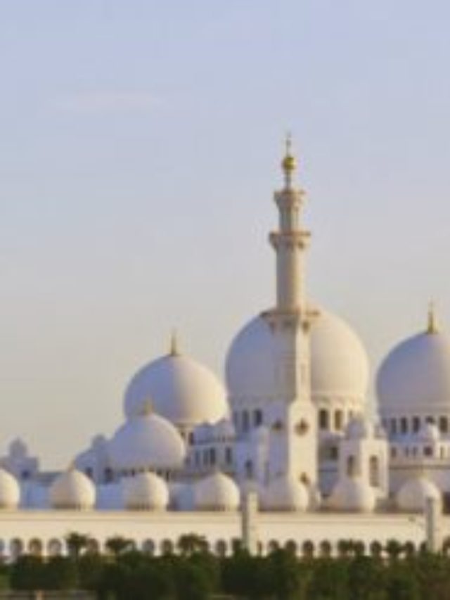 Here's How Sheikh Zayed Grand Mosque Celebrated UAE's 51st National Day