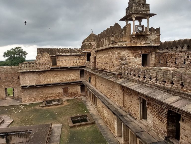 Head To Chanderi Fort, Badlapur For Your Next Getaway | Curly Tales