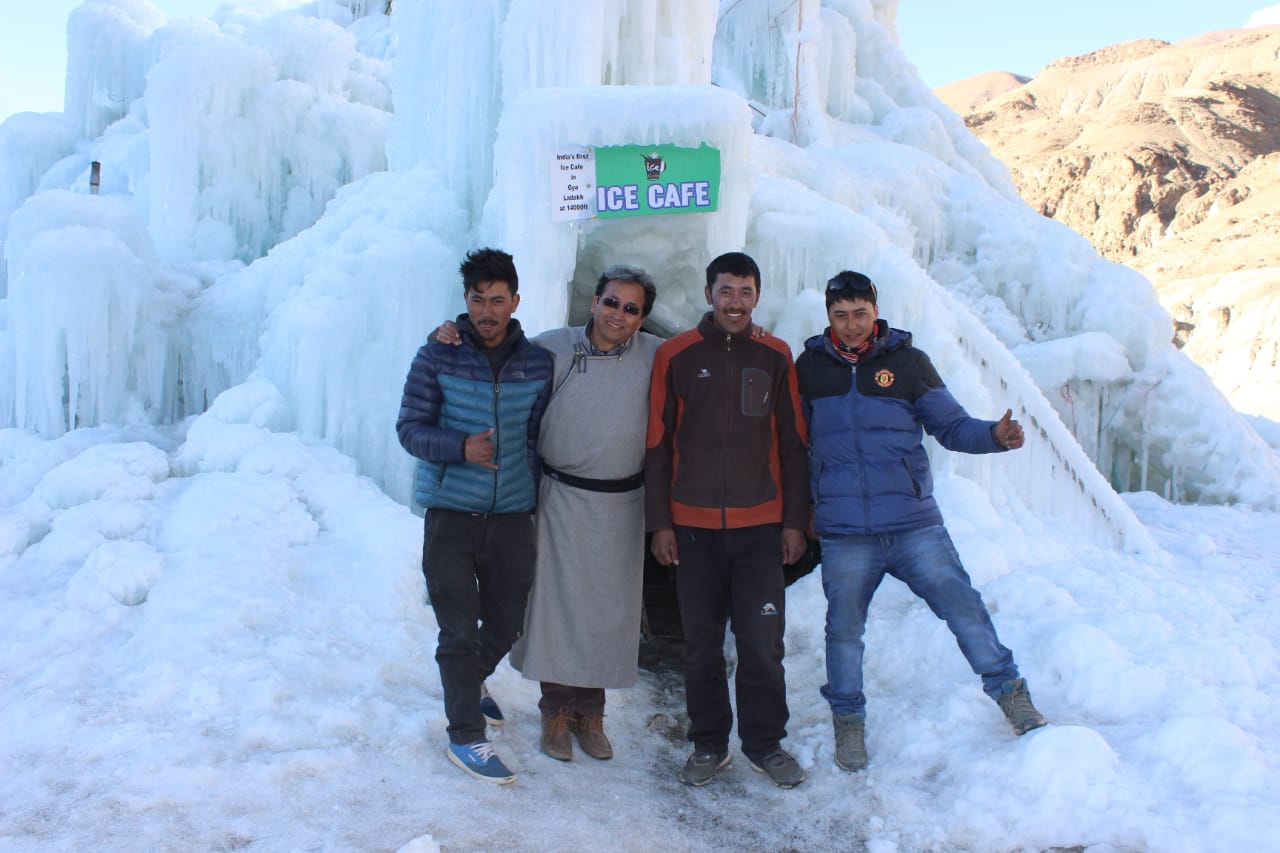 India's First Natural Ice Cafe In Ladakh At 14000Ft Is The Coolest ...