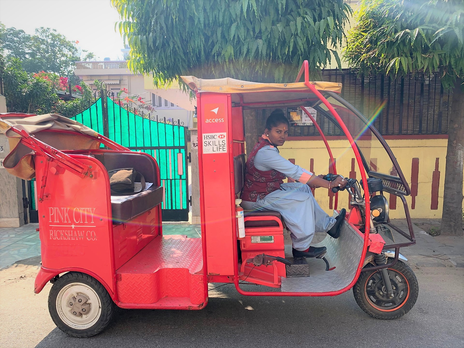 Explore Jaipur With These Women Auto-Drivers Of Pink City Rickshaw Co ...