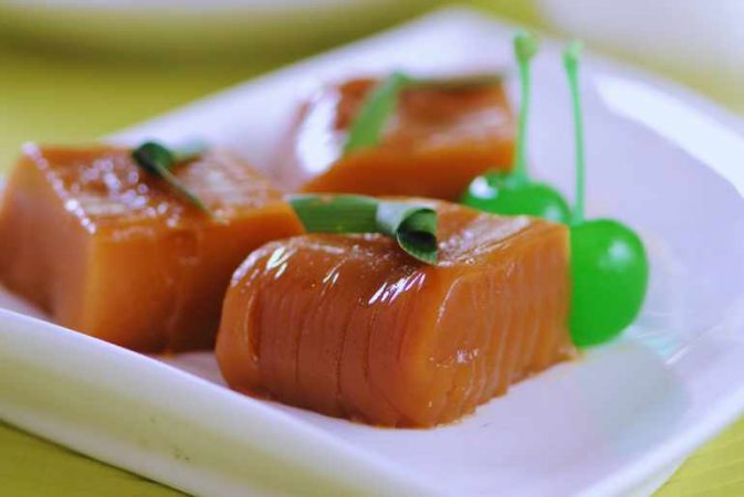 Not Plum Cake Or Eggnog, These Are 7 Traditional Christmas Desserts ...