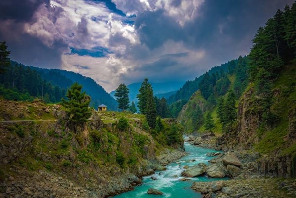 The Aharbal Waterfall In Kashmir Is The Slice Of Heaven We All Deserve ...