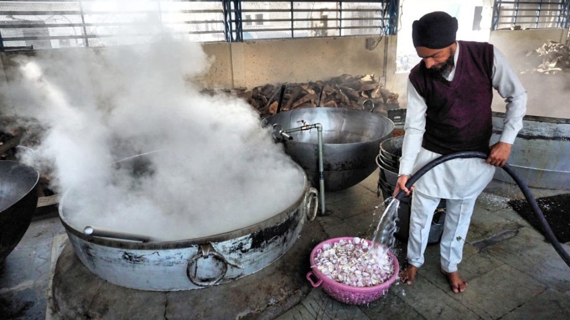 5 Reasons Why You Must Eat The Langar At Amritsar's Golden Temple ...