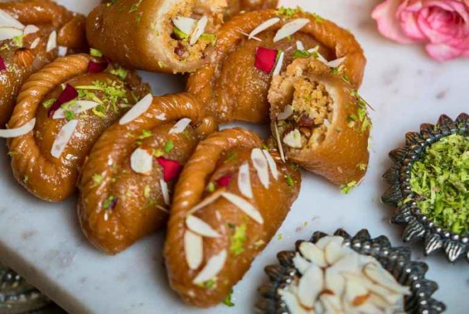 Get Best Gujiyas In Delhi NCR From These 10 Iconic Places To Make Your ...
