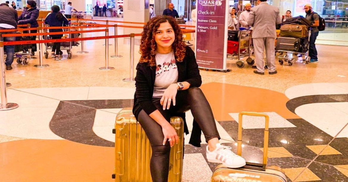 5 Travel Checklist Essentials For Solo Female Travellers | Curly Tales