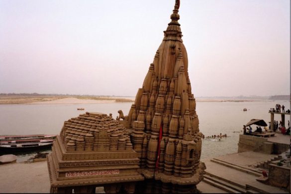 Varanasi's Ratneshwar Temple Leans More Than Italy's Pisa Tower And Is ...