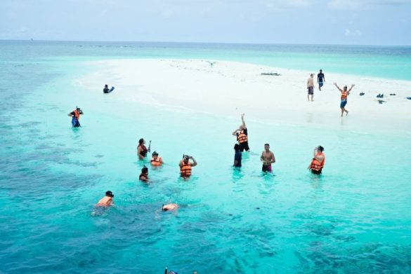 Boss Takes His Employees On A Trip To Maldives To Thank Them For Their ...
