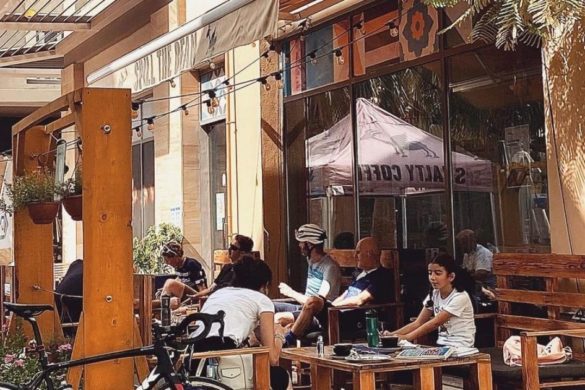 Curly Tales | Food + Travel Recommendations