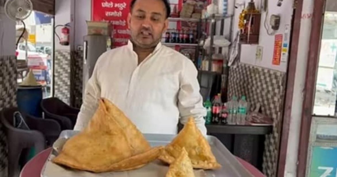 Finish This 3 Kg Samosa In Delhi And Take Home ₹11,000 | Curly Tales