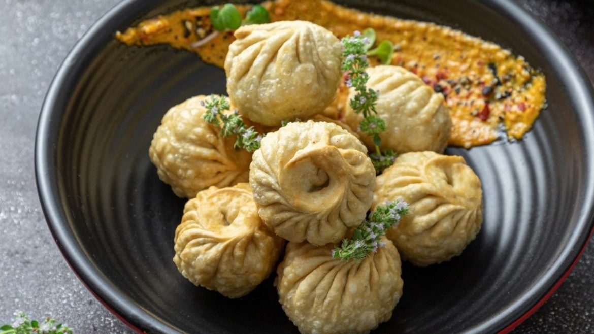 How To Make Restaurant-Style Chicken Momos At Home!