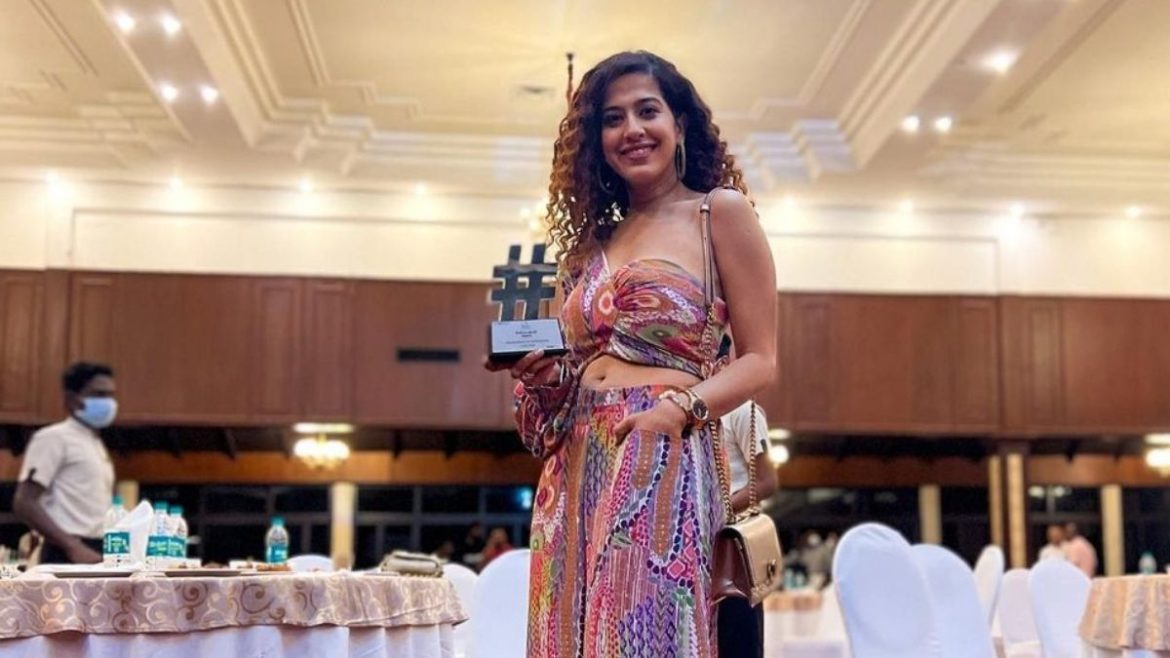 Curly Tales Just Won The 'Food Influencer Of The Year' & We Can't Keep Calm