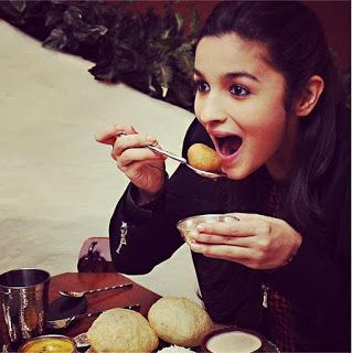 Favorite Street Foods of Bollywood Celebrities