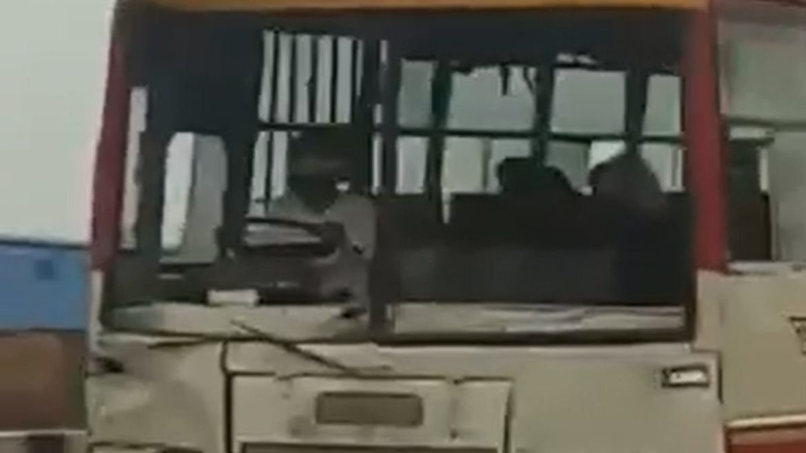 This Man Driving A Bus Wearing A Helmet In Ghaziabad Has Gone Viral ...
