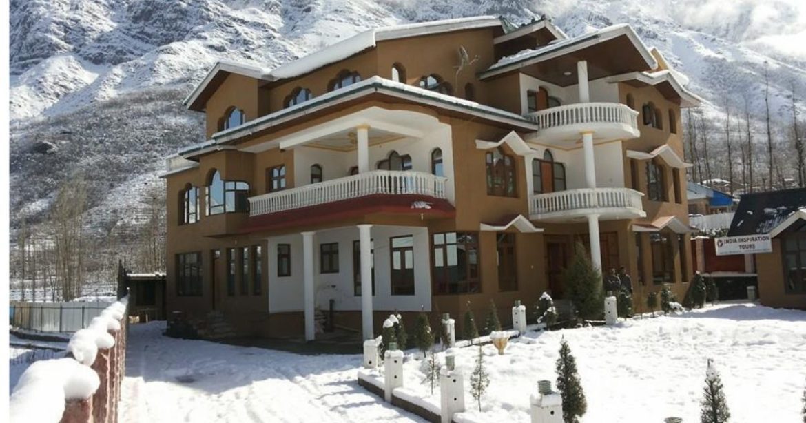 This Resort In Srinagar Offers A Blissful Vacation In The Hills Under ₹2000