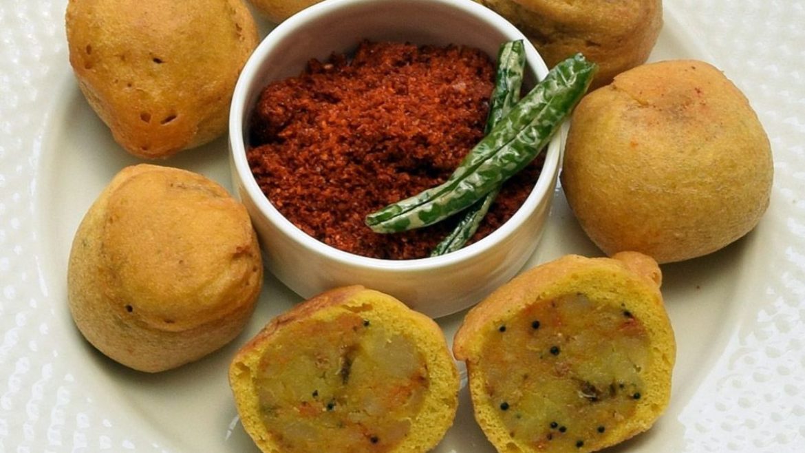 How To Make Maharashtrian-Style Batata Vada At Home