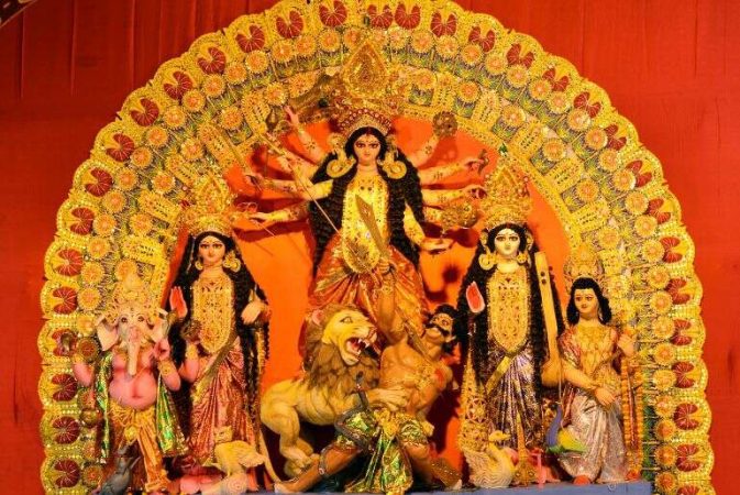 11 Heritage Homes In Kolkata Where Durga Puja Is Celebrated In A Grand ...