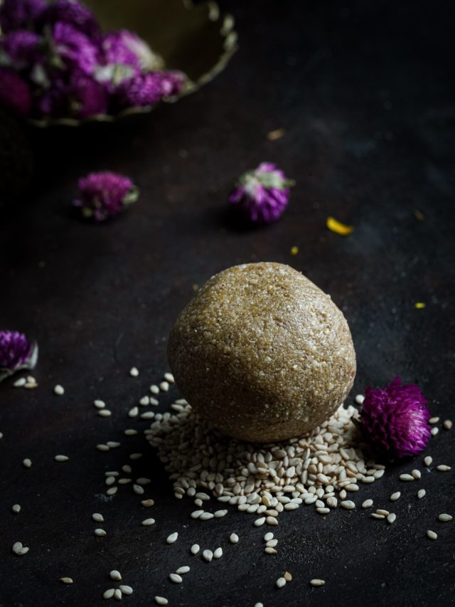 7 Ladoos To Eat In Winter That Are Vouched By Dadi & Nani Ma!