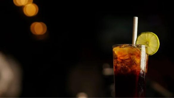 Throwing A House Party? Here's How To Make The Perfect LIIT At Home