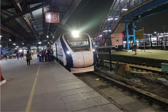 Vande Bharat: Stones Were Pelted Near Kumarganj Station In West Bengal On Monday; Window Breaks