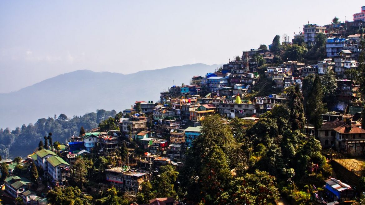 7 Best Resorts In Darjeeling For A Relaxing, Beautiful Stay At The ...