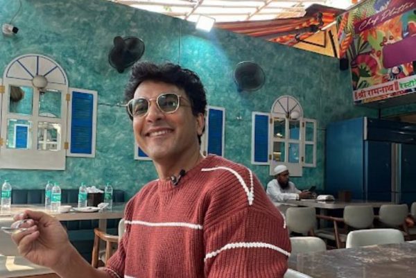 Vikas Khanna And Kamiya Jani Relished Cheesy Pocket Kulcha At This ...