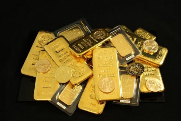 Customs Officers Seized 3 Gold Bars Worth ₹ 75 Lakh From Plane’s Toilet ...