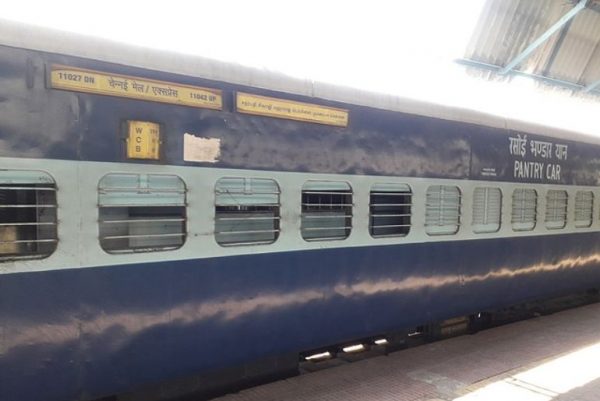 CSMT-Chennai Express Is Longer Than The Platform. Passengers Face ...