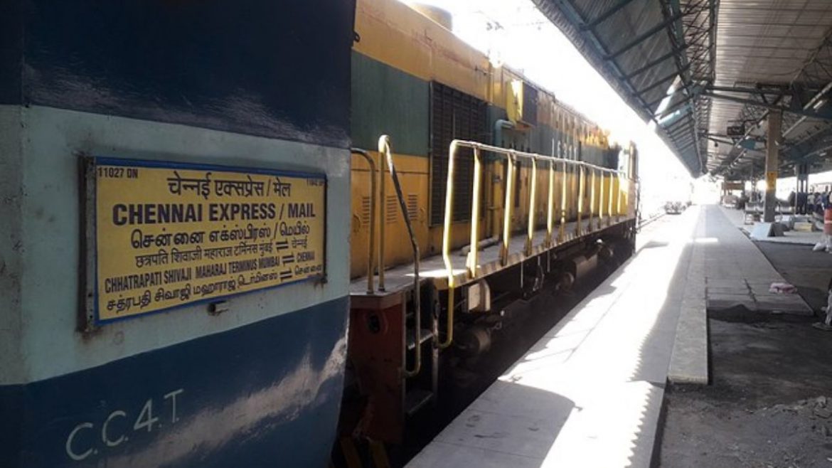 CSMT-Chennai Express Is Longer Than The Platform. Passengers Face ...