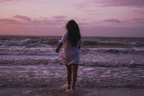 Why Are Dubai Residents Heading To The Beach At Night?