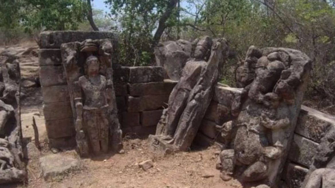 Archaeologists Discover 2000 YO Paintings, Water Bodies & More In ...