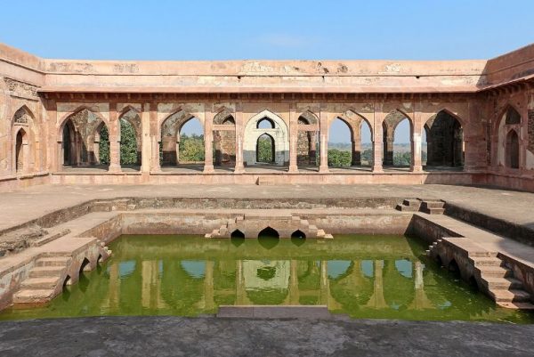 Madhya Pradesh's Mandu Is A Hidden Gem For History & Geography Buffs!
