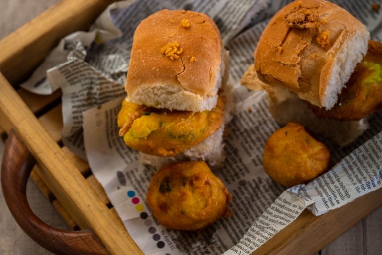10 Best Vada Pav In Mumbai You Gotta Try For An Authentic Mumbaiya Flavour!