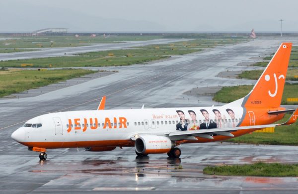 Cabin Crew Uses ‘Lasso Rope’ To Stop Teen From Opening Plane Door; Wonder Woman, Is That You?