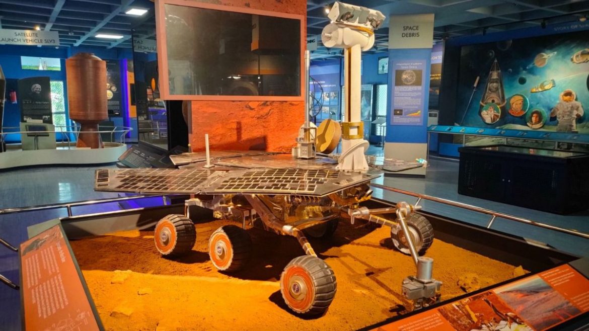 You Can Now See A Full-Scale Replica Of The Mars Rover At Bengaluru Museum