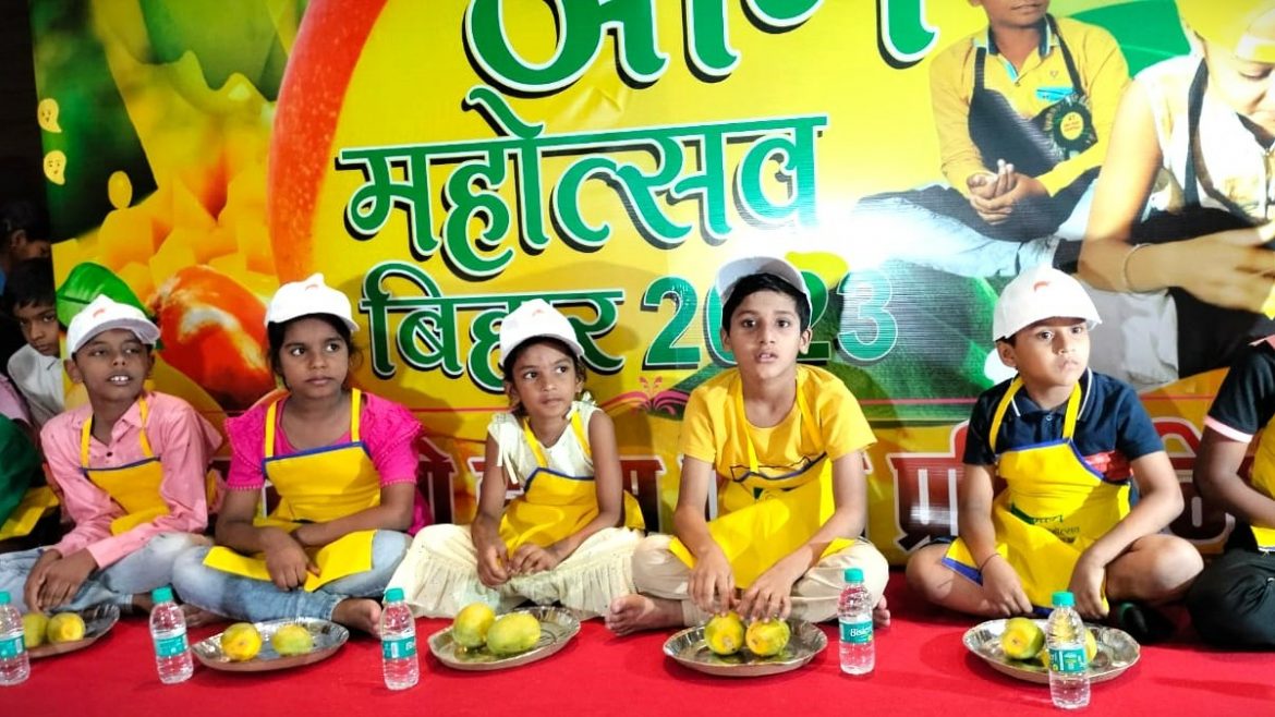 "Aam Khao Inaam Paao" Bihar Hosts Mango Eating Contest Featuring Speed ...