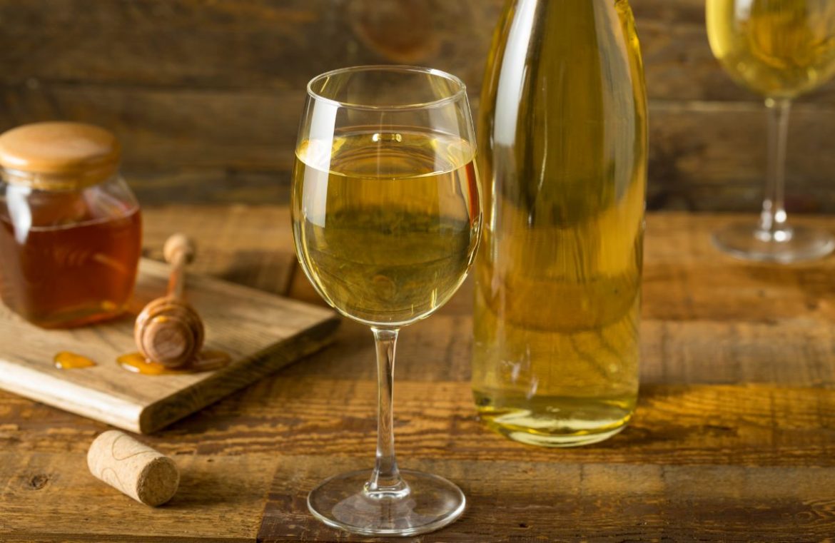 What Is Ginger Wine, The Vintage Drink From The Early 1900s? Benefits ...