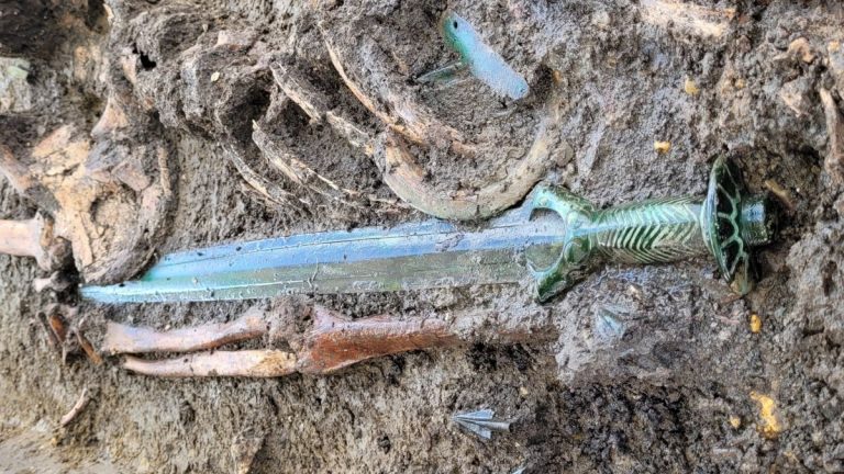 Archaeologists Found A 3000-Year-Old Bronze Sword At A Burial Site In ...