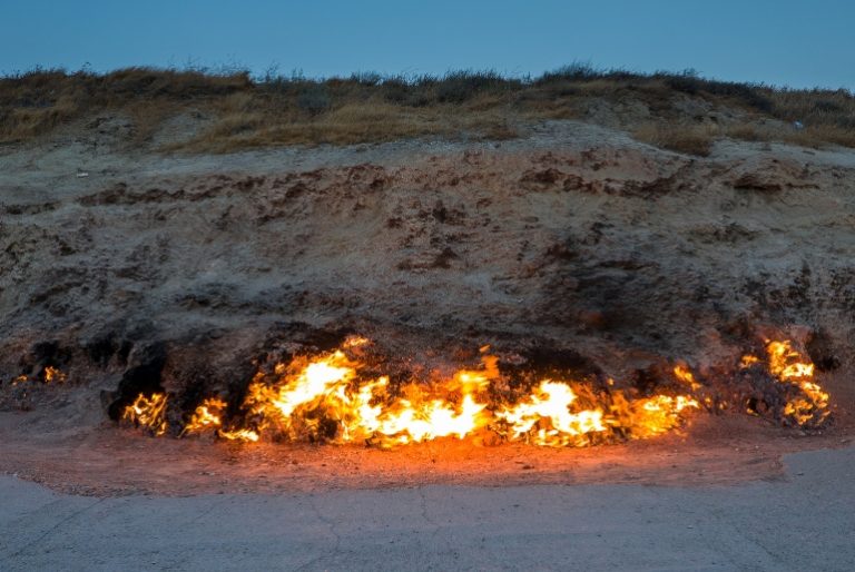 Azerbaijan's Flaming Mountain Has Been Burning For Thousands Of Years ...