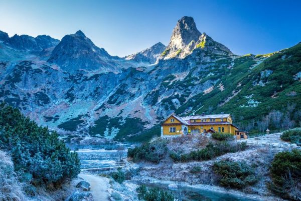 10 Km From Kashmir's Yusmarg Lies Sang-e-Safed Valley That's Covered ...