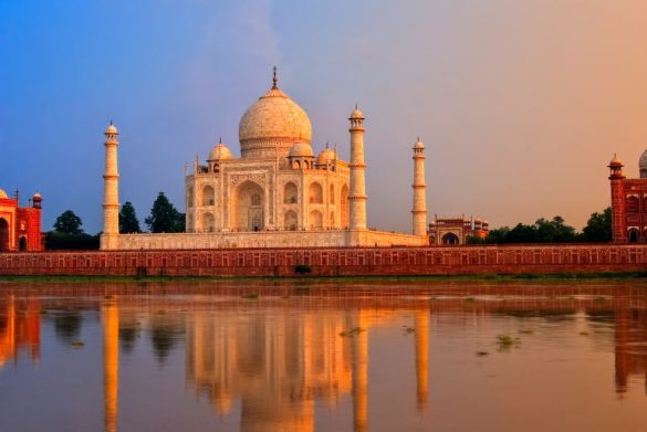 Yamuna Has Reached The Taj Mahal Gates For The 1st Time In 45 Years ...