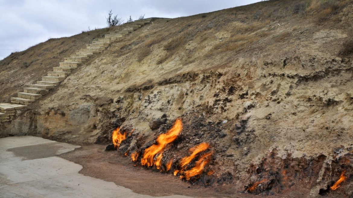 Azerbaijan's Flaming Mountain Has Been Burning For Thousands Of Years ...