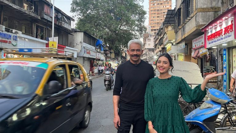 Atul Kulkarni's Wife Proposed To Him Right In Front Of This Iconic Monument