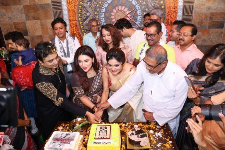 Inspired By Satyajit Ray's Films, Kolkata's Loved Bhooter Raja Dilo Bor ...