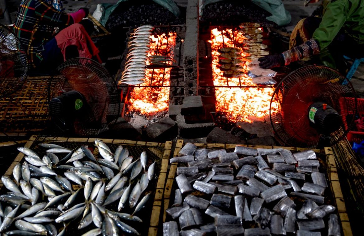 What Is Pit Cooking, The Ancient Slow Cooking Style That Brings Rich ...