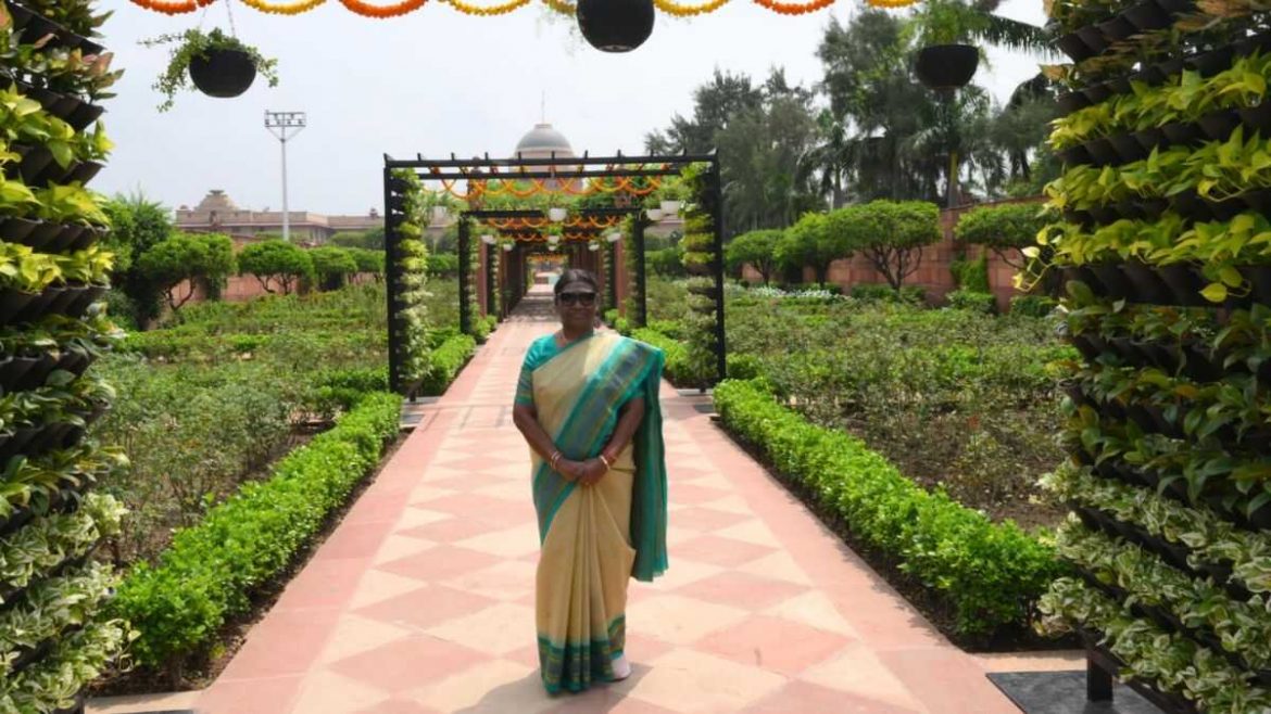 President Droupadi Murmu Inaugurates Udyan Utsav II As Amrit Udyan Re ...