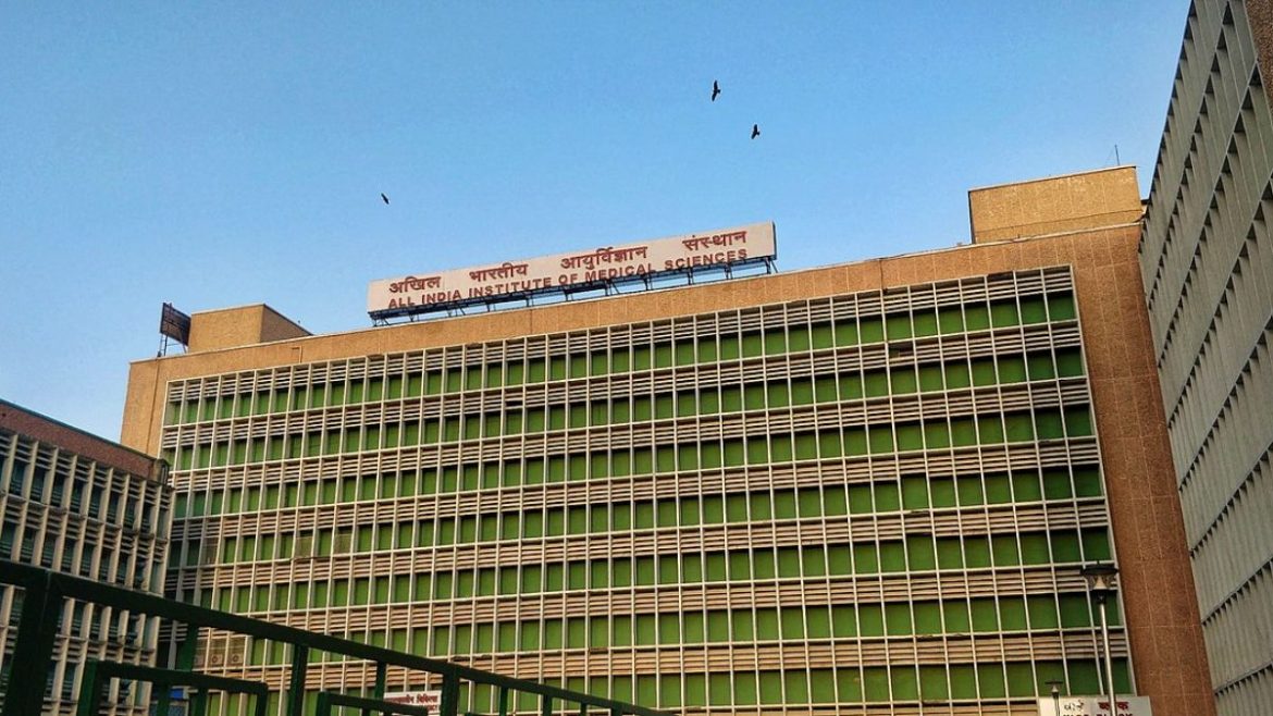 Fire Breaks Out At AIIMS Delhi; 8 Fire Tenders Rushed To Control It!