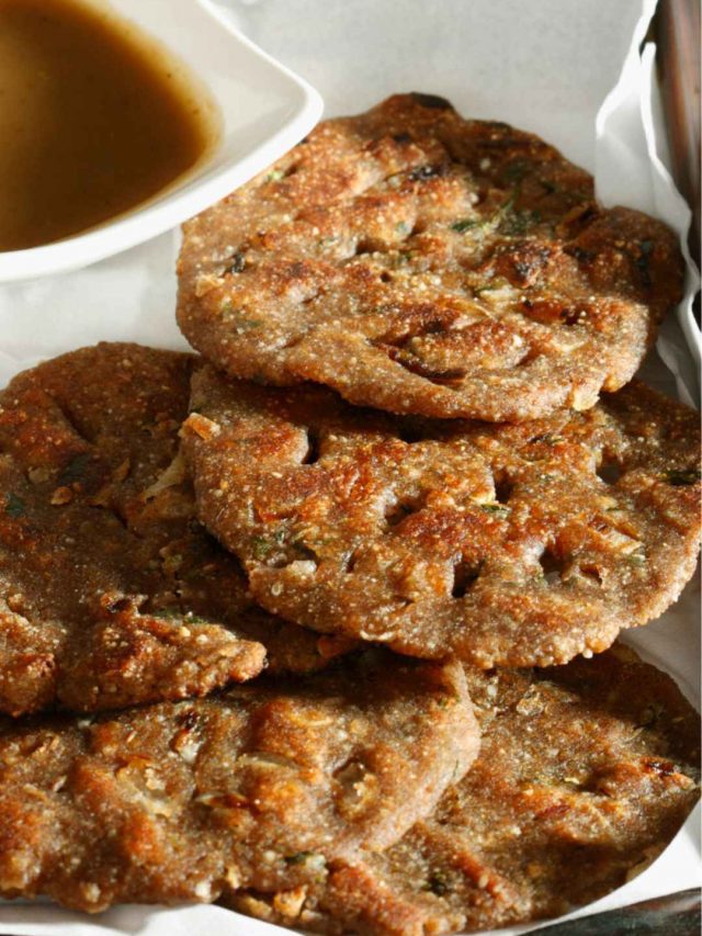 Recipe: Easy Steps To Make Maharashtrian Bhajani Thalipeeth For Brekkie