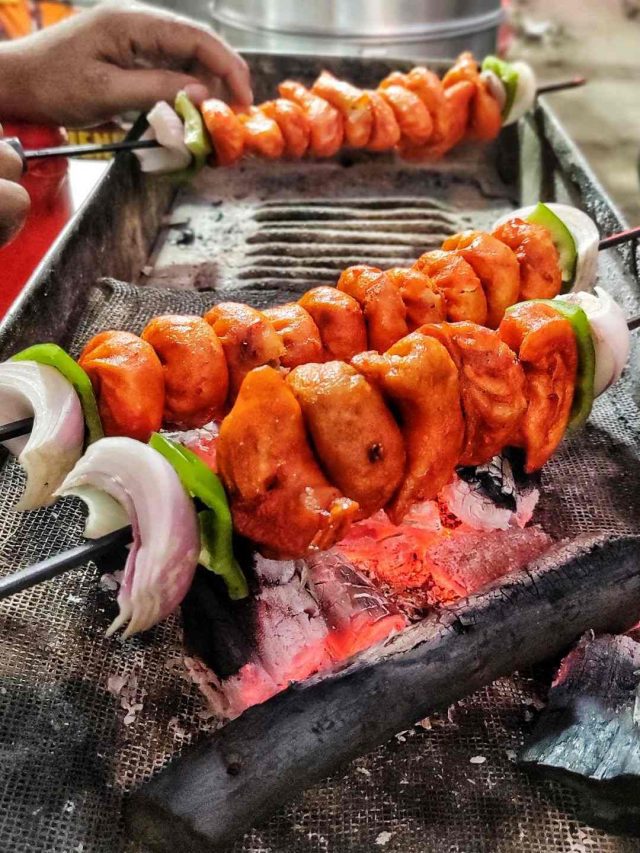 8 Iconic Street Food Spots In Delhi That You Can’t Ignore!