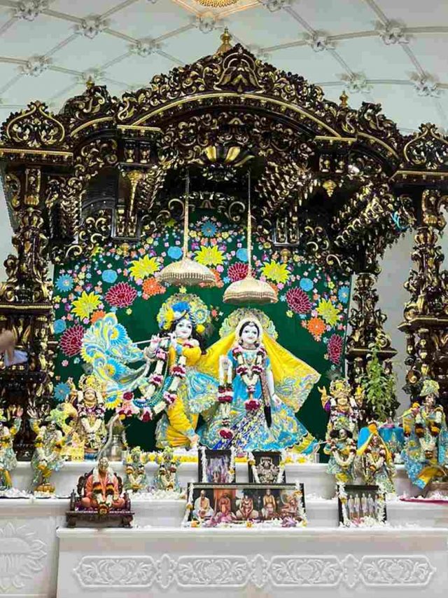 We Visited UP's Famous Vrindavan Chandrodaya Mandir This Janmashtami ...